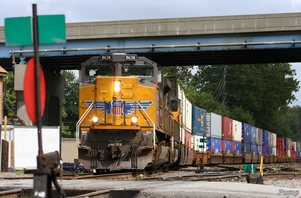 Westbound UP Intermodal Train
